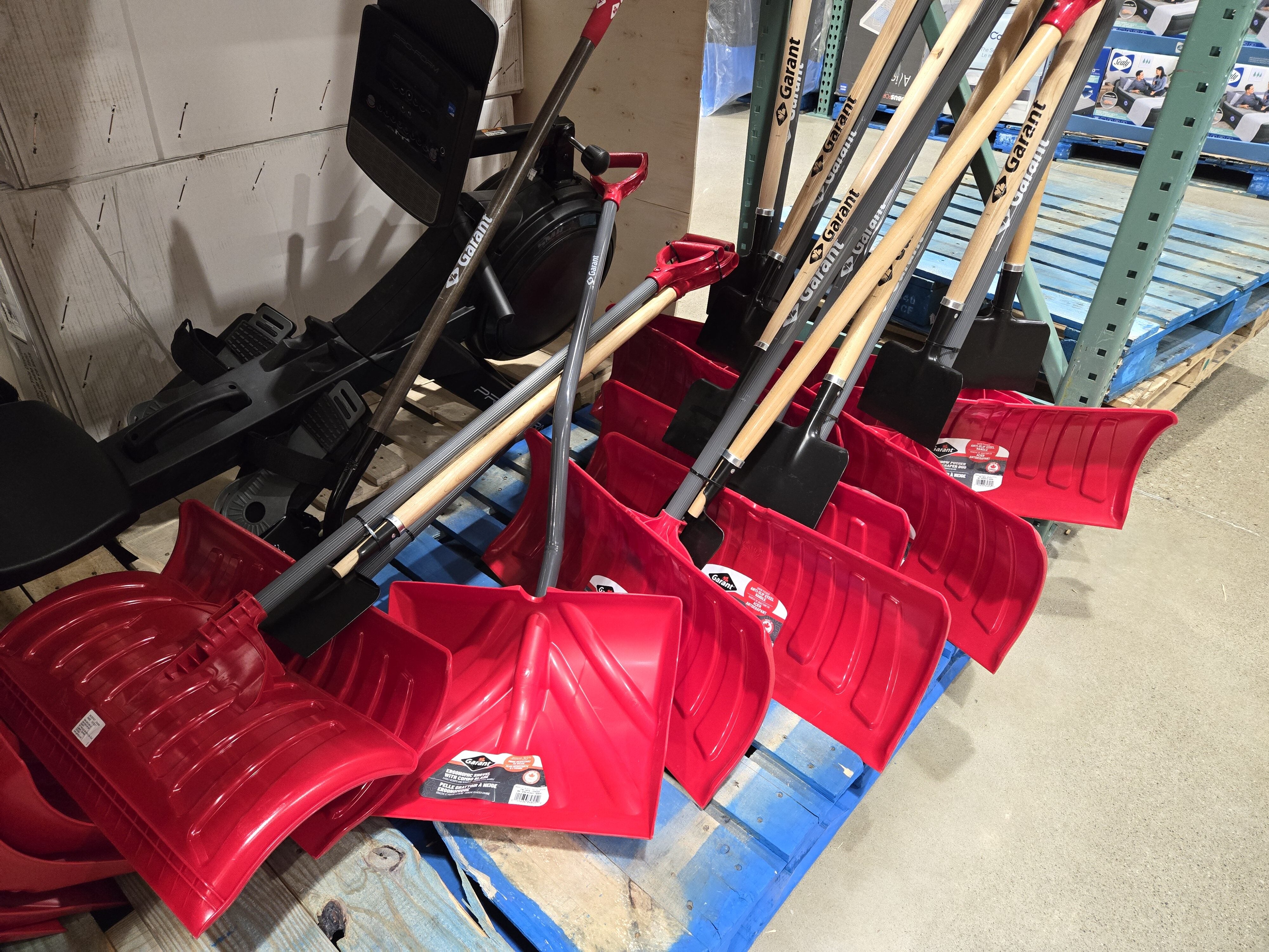 [Costco] Garant ice/snow shovels 12.97 or 19.97 - RedFlagDeals.com Forums